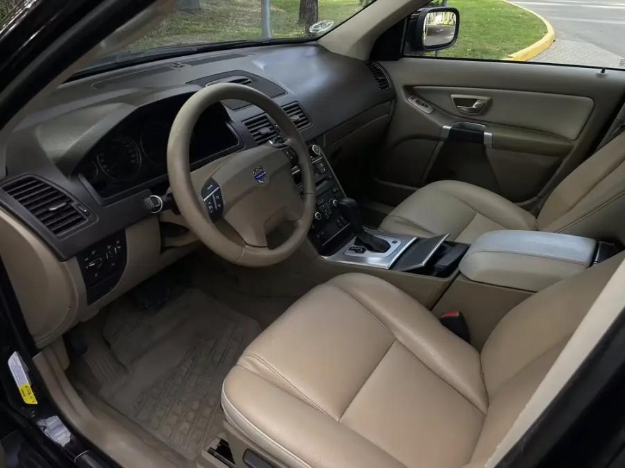 Black Volvo XC90 2007 in Riga, with an engine capacity of 2.40 L and mileage of 239 thousand km for 3000 €, photo 12 on AUTOMOTO.COM.LV