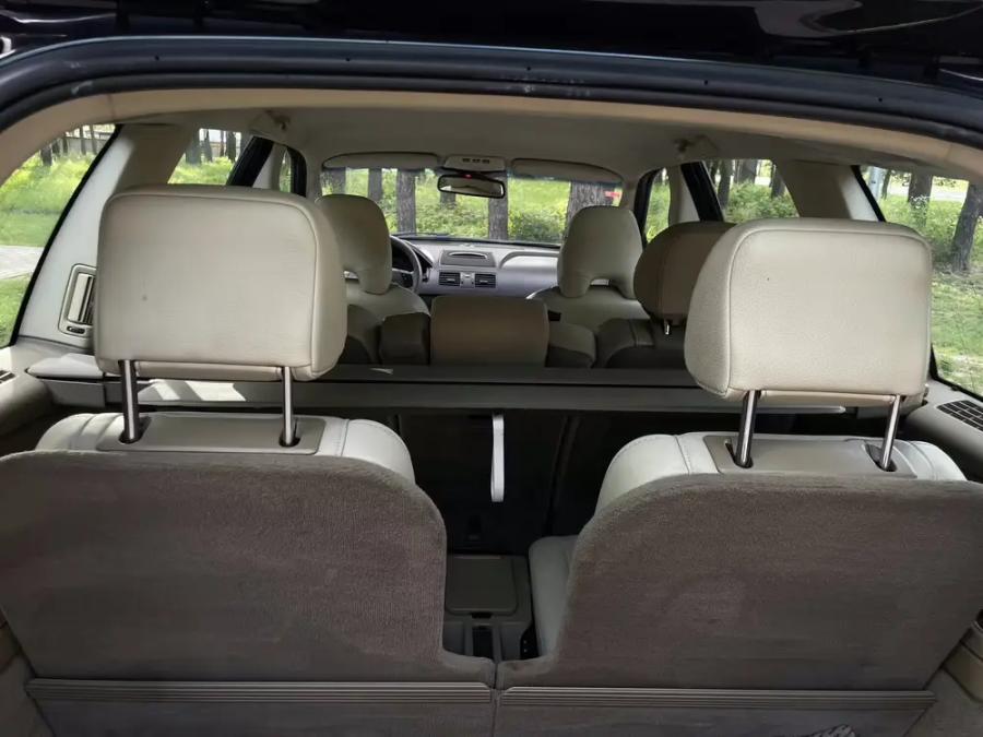 Black Volvo XC90 2007 in Riga, with an engine capacity of 2.40 L and mileage of 239 thousand km for 3000 €, photo 15 on AUTOMOTO.COM.LV