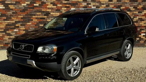 Melns Volvo XC90 2007 Rīga, ar dzinēja tilpumu 2.40 L un nobraukumu 410 tūkst. km par 6500 €, foto 1 vietnē AUTOMOTO.COM.LV