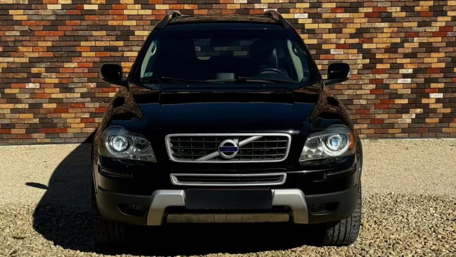 Black Volvo XC90 2007 in Riga, with an engine capacity of 2.40 L and mileage of 410 thousand km for 6500 €, photo 3 on AUTOMOTO.COM.LV