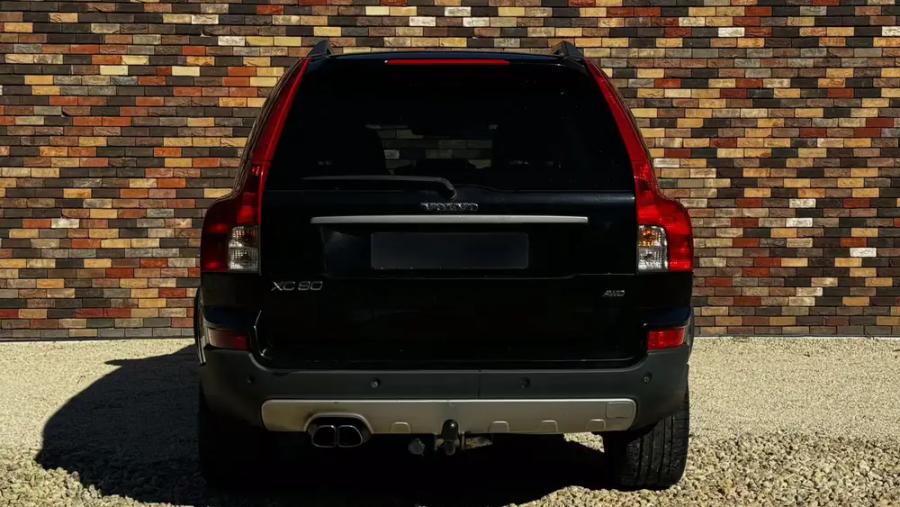 Black Volvo XC90 2007 in Riga, with an engine capacity of 2.40 L and mileage of 410 thousand km for 6500 €, photo 4 on AUTOMOTO.COM.LV