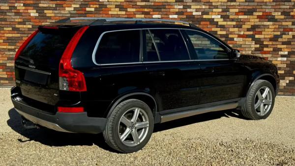 Melns Volvo XC90 2007 Rīga, ar dzinēja tilpumu 2.40 L un nobraukumu 410 tūkst. km par 6500 €, foto 4 vietnē AUTOMOTO.COM.LV
