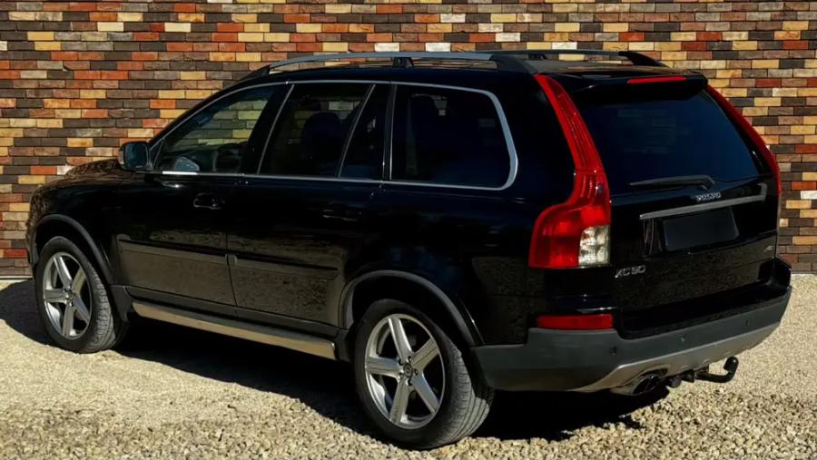 Black Volvo XC90 2007 in Riga, with an engine capacity of 2.40 L and mileage of 410 thousand km for 6500 €, photo 7 on AUTOMOTO.COM.LV