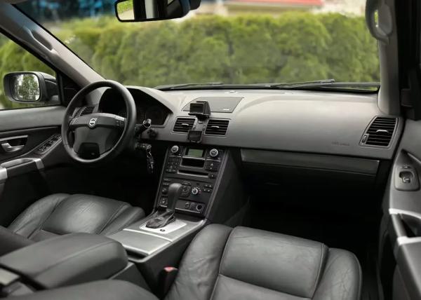 Melns Volvo XC90 2007 Jūrmala, ar dzinēja tilpumu 2.40 L un nobraukumu 321 tūkst. km par 5990 €, foto 6 vietnē AUTOMOTO.COM.LV