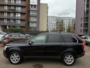 Black Volvo XC90 2007 in Riga, with an engine capacity of 2.40 L and mileage of 390 thousand km for 4490 €, photo 4 on AUTOMOTO.COM.LV