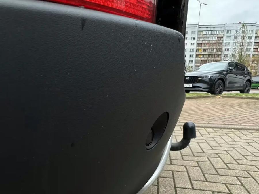 Black Volvo XC90 2007 in Riga, with an engine capacity of 2.40 L and mileage of 390 thousand km for 4490 €, photo 9 on AUTOMOTO.COM.LV