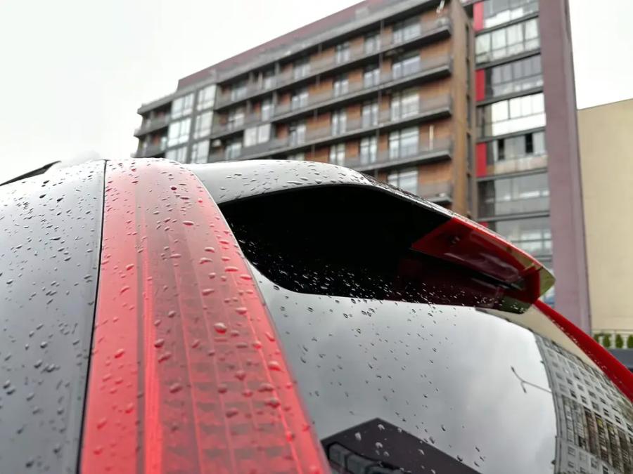 Black Volvo XC90 2007 in Riga, with an engine capacity of 2.40 L and mileage of 390 thousand km for 4490 €, photo 10 on AUTOMOTO.COM.LV