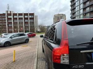 Black Volvo XC90 2007 in Riga, with an engine capacity of 2.40 L and mileage of 390 thousand km for 4490 €, photo 11 on AUTOMOTO.COM.LV