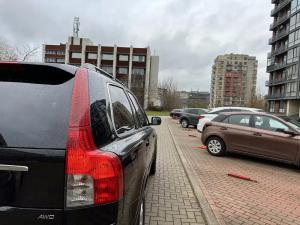 Black Volvo XC90 2007 in Riga, with an engine capacity of 2.40 L and mileage of 390 thousand km for 4490 €, photo 13 on AUTOMOTO.COM.LV