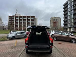 Black Volvo XC90 2007 in Riga, with an engine capacity of 2.40 L and mileage of 390 thousand km for 4490 €, photo 14 on AUTOMOTO.COM.LV