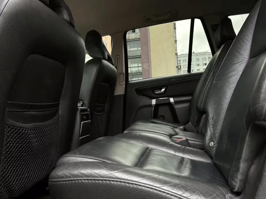 Black Volvo XC90 2007 in Riga, with an engine capacity of 2.40 L and mileage of 390 thousand km for 4490 €, photo 19 on AUTOMOTO.COM.LV