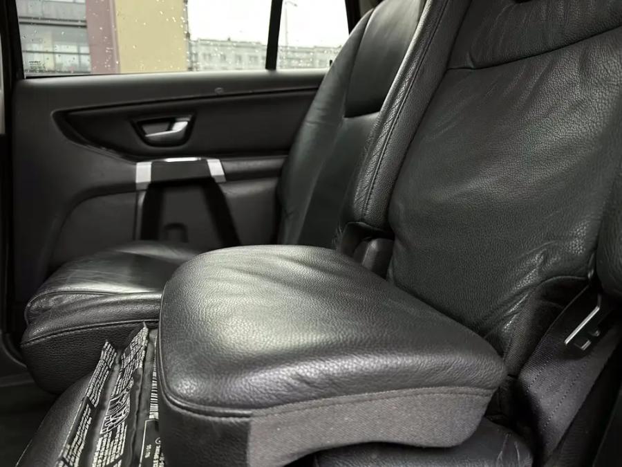 Black Volvo XC90 2007 in Riga, with an engine capacity of 2.40 L and mileage of 390 thousand km for 4490 €, photo 20 on AUTOMOTO.COM.LV