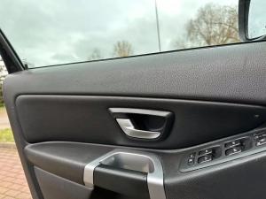 Black Volvo XC90 2007 in Riga, with an engine capacity of 2.40 L and mileage of 390 thousand km for 4490 €, photo 22 on AUTOMOTO.COM.LV