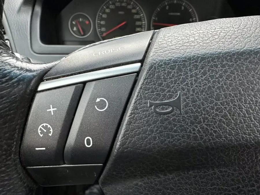 Black Volvo XC90 2007 in Riga, with an engine capacity of 2.40 L and mileage of 390 thousand km for 4490 €, photo 24 on AUTOMOTO.COM.LV
