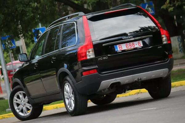Black Volvo XC90 2007 in Riga, with an engine capacity of 2.40 L and mileage of 270 thousand km for 5490 €, photo 4 on AUTOMOTO.COM.LV