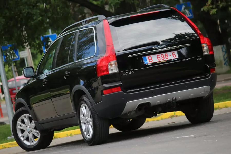 Melns Volvo XC90 2007 Rīga, ar dzinēja tilpumu 2.40 L un nobraukumu 270 tūkst. km par 5490 €, foto 5 vietnē AUTOMOTO.COM.LV