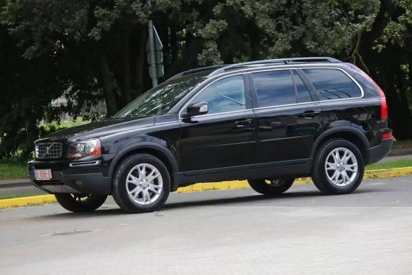 Black Volvo XC90 2007 in Riga, with an engine capacity of 2.40 L and mileage of 270 thousand km for 5490 €, photo 5 on AUTOMOTO.COM.LV