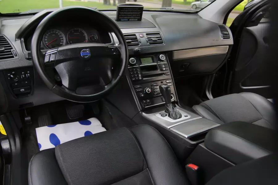 Melns Volvo XC90 2007 Rīga, ar dzinēja tilpumu 2.40 L un nobraukumu 270 tūkst. km par 5490 €, foto 9 vietnē AUTOMOTO.COM.LV