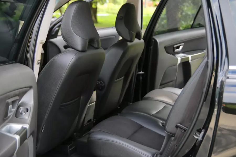 Melns Volvo XC90 2007 Rīga, ar dzinēja tilpumu 2.40 L un nobraukumu 270 tūkst. km par 5490 €, foto 13 vietnē AUTOMOTO.COM.LV