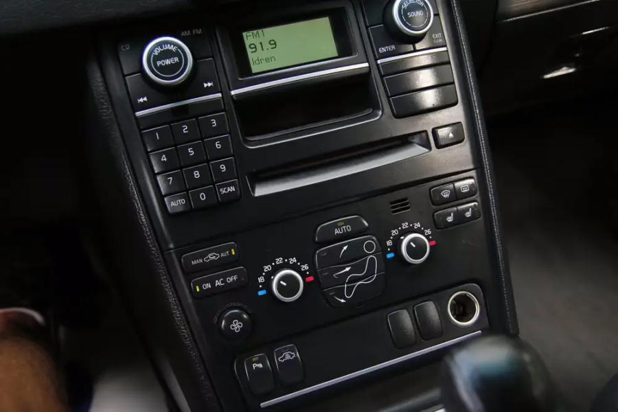 Melns Volvo XC90 2007 Rīga, ar dzinēja tilpumu 2.40 L un nobraukumu 270 tūkst. km par 5490 €, foto 19 vietnē AUTOMOTO.COM.LV