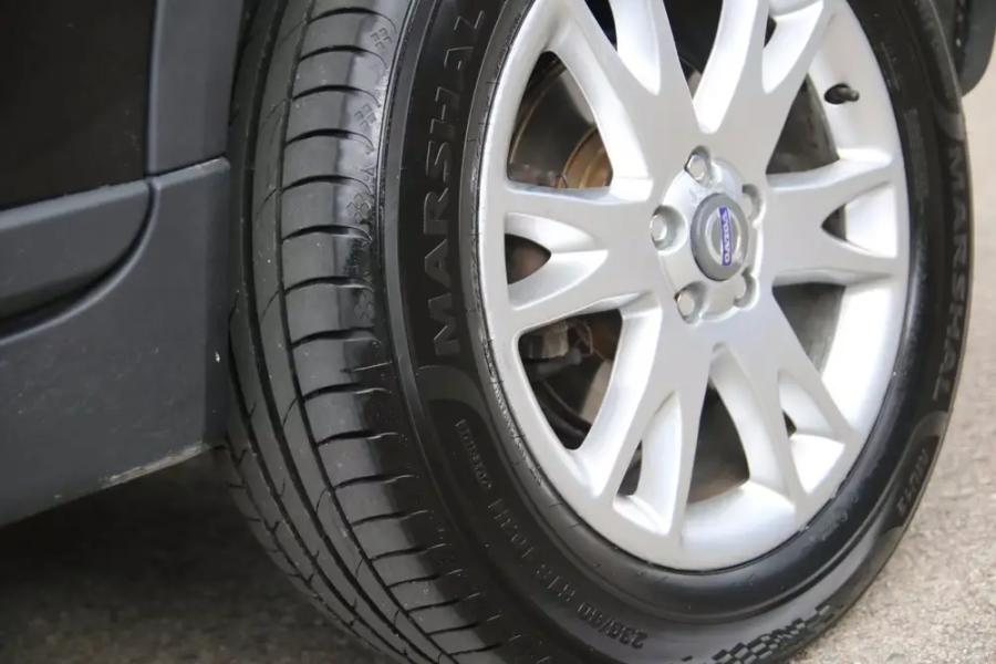 Melns Volvo XC90 2007 Rīga, ar dzinēja tilpumu 2.40 L un nobraukumu 270 tūkst. km par 5490 €, foto 21 vietnē AUTOMOTO.COM.LV