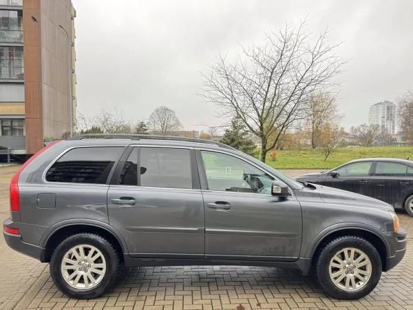 Black Volvo XC90 2007 in Riga, with an engine capacity of 2.40 L and mileage of 345 thousand km for 4490 €, photo 3 on AUTOMOTO.COM.LV