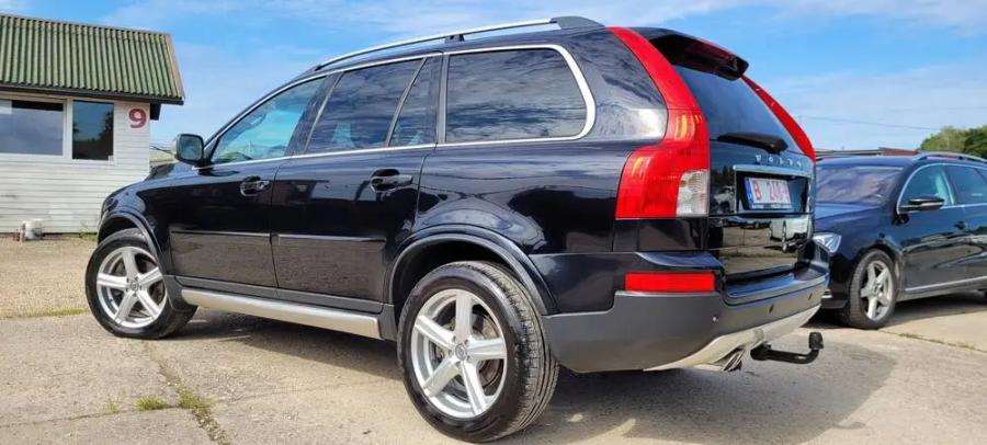 Black Volvo XC90 2007 in Riga, with an engine capacity of 2.40 L and mileage of 237 thousand km for 9200 €, photo 13 on AUTOMOTO.COM.LV