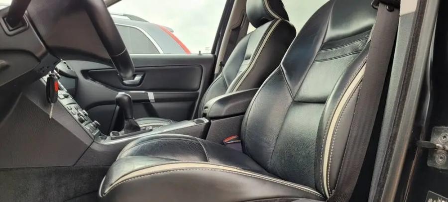 Black Volvo XC90 2007 in Riga, with an engine capacity of 2.40 L and mileage of 237 thousand km for 9200 €, photo 24 on AUTOMOTO.COM.LV