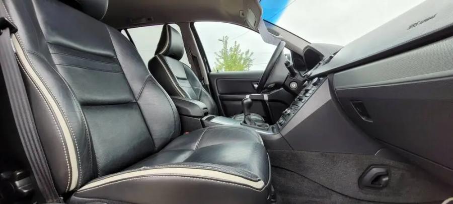 Black Volvo XC90 2007 in Riga, with an engine capacity of 2.40 L and mileage of 237 thousand km for 9200 €, photo 25 on AUTOMOTO.COM.LV