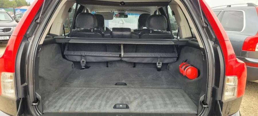 Black Volvo XC90 2007 in Riga, with an engine capacity of 2.40 L and mileage of 237 thousand km for 9200 €, photo 28 on AUTOMOTO.COM.LV