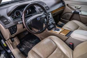 Black Volvo XC90 2007 in Kaunas, with an engine capacity of 2.40 L and mileage of 290 thousand km for 6290 €, photo 6 on AUTOMOTO.COM.LV