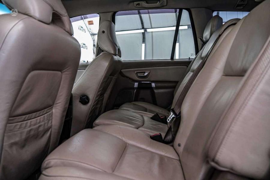 Black Volvo XC90 2007 in Kaunas, with an engine capacity of 2.40 L and mileage of 290 thousand km for 6290 €, photo 10 on AUTOMOTO.COM.LV