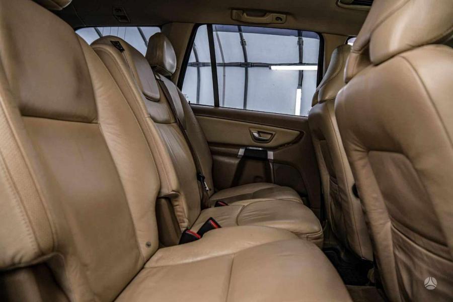 Black Volvo XC90 2007 in Kaunas, with an engine capacity of 2.40 L and mileage of 290 thousand km for 6290 €, photo 11 on AUTOMOTO.COM.LV