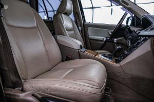 Black Volvo XC90 2007 in Kaunas, with an engine capacity of 2.40 L and mileage of 290 thousand km for 6290 €, photo 13 on AUTOMOTO.COM.LV