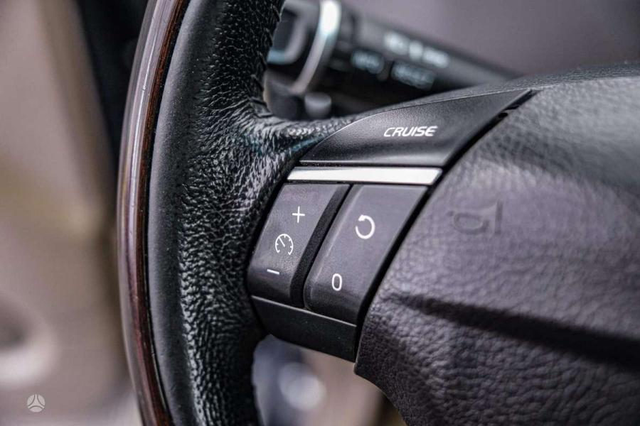 Black Volvo XC90 2007 in Kaunas, with an engine capacity of 2.40 L and mileage of 290 thousand km for 6290 €, photo 17 on AUTOMOTO.COM.LV