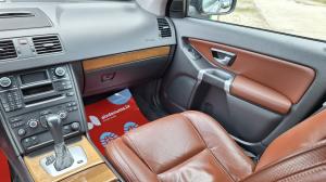 Black Volvo XC90 2007 in Riga, with an engine capacity of 2.40 L and mileage of 300 thousand km for 6850 €, photo 9 on AUTOMOTO.COM.LV