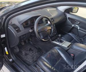 Black Volvo XC90 2007 in Riga, with an engine capacity of 2.40 L and mileage of 466 thousand km for 4000 €, photo 4 on AUTOMOTO.COM.LV
