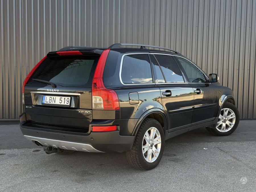 Melns Volvo XC90 2007 Mažeikiai, ar dzinēja tilpumu 2.40 L un nobraukumu 339 tūkst. km par 4500 €, foto 4 vietnē AUTOMOTO.COM.LV