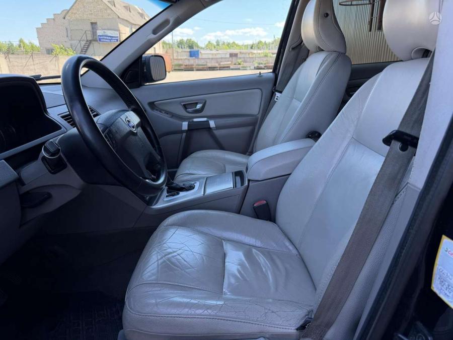 Melns Volvo XC90 2007 Mažeikiai, ar dzinēja tilpumu 2.40 L un nobraukumu 339 tūkst. km par 4500 €, foto 17 vietnē AUTOMOTO.COM.LV