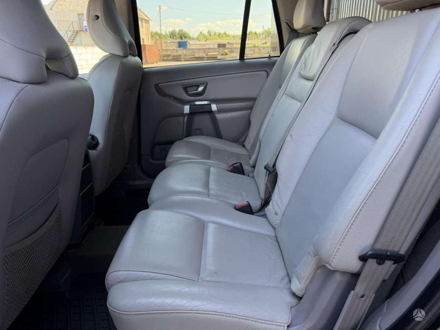 Melns Volvo XC90 2007 Mažeikiai, ar dzinēja tilpumu 2.40 L un nobraukumu 339 tūkst. km par 4500 €, foto 18 vietnē AUTOMOTO.COM.LV