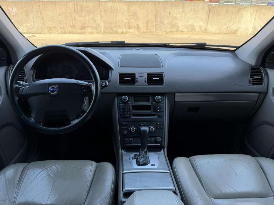 Melns Volvo XC90 2007 Mažeikiai, ar dzinēja tilpumu 2.40 L un nobraukumu 339 tūkst. km par 4500 €, foto 19 vietnē AUTOMOTO.COM.LV