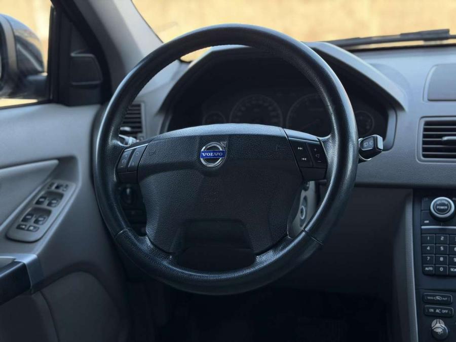 Melns Volvo XC90 2007 Mažeikiai, ar dzinēja tilpumu 2.40 L un nobraukumu 339 tūkst. km par 4500 €, foto 20 vietnē AUTOMOTO.COM.LV