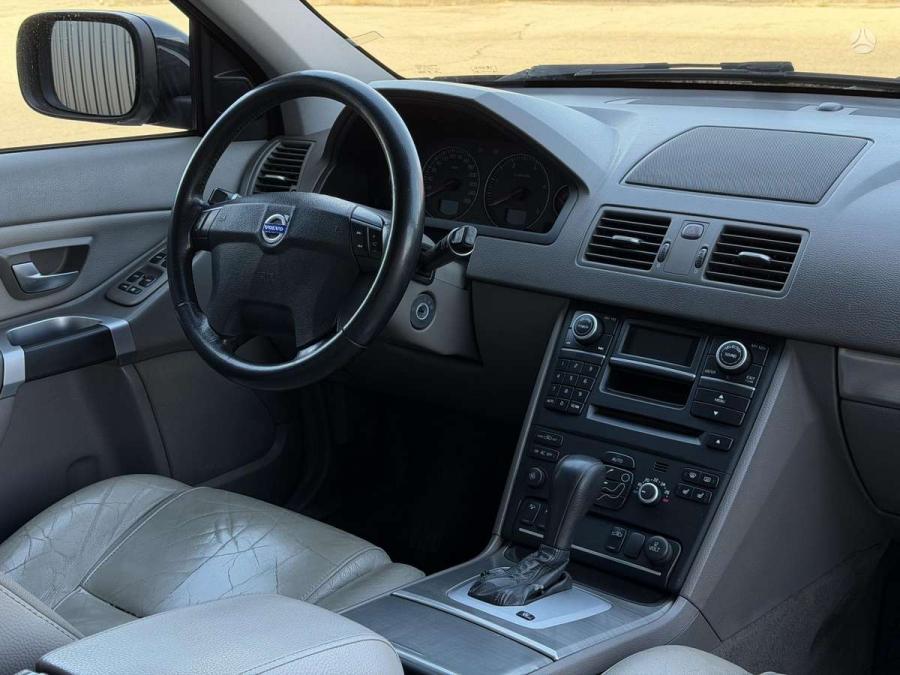 Melns Volvo XC90 2007 Mažeikiai, ar dzinēja tilpumu 2.40 L un nobraukumu 339 tūkst. km par 4500 €, foto 23 vietnē AUTOMOTO.COM.LV