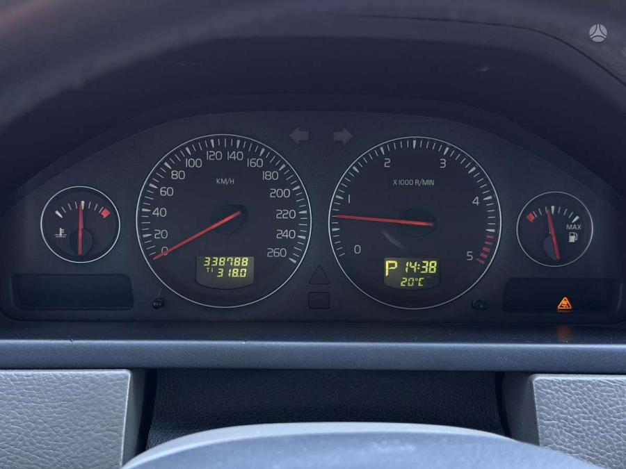 Melns Volvo XC90 2007 Mažeikiai, ar dzinēja tilpumu 2.40 L un nobraukumu 339 tūkst. km par 4500 €, foto 33 vietnē AUTOMOTO.COM.LV