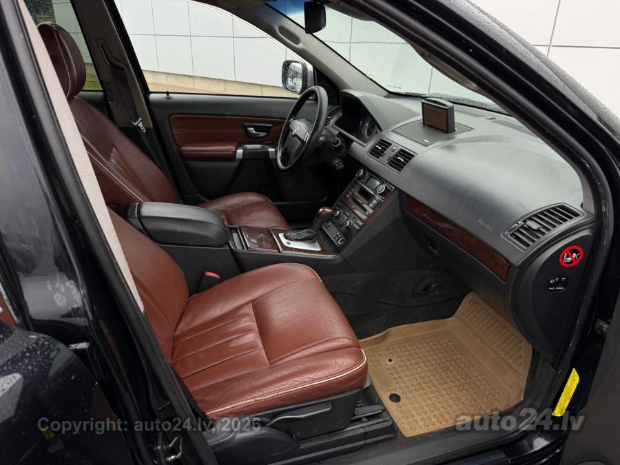 Melns Volvo XC90 2007 Tartu, ar dzinēja tilpumu 2.40 L un nobraukumu 0 tūkst. km par 2700 €, foto 10 vietnē AUTOMOTO.COM.LV
