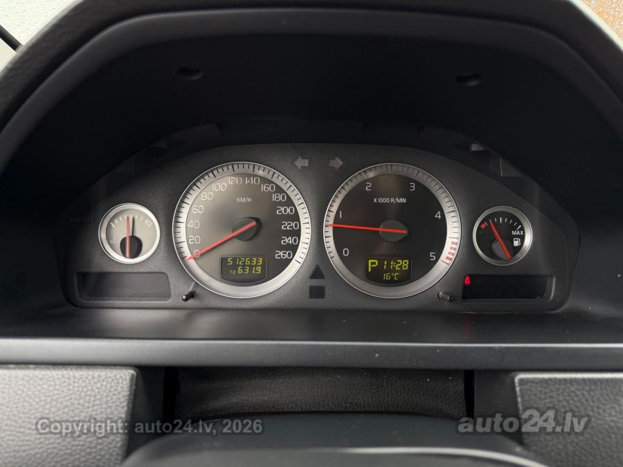 Melns Volvo XC90 2007 Tartu, ar dzinēja tilpumu 2.40 L un nobraukumu 0 tūkst. km par 2700 €, foto 13 vietnē AUTOMOTO.COM.LV