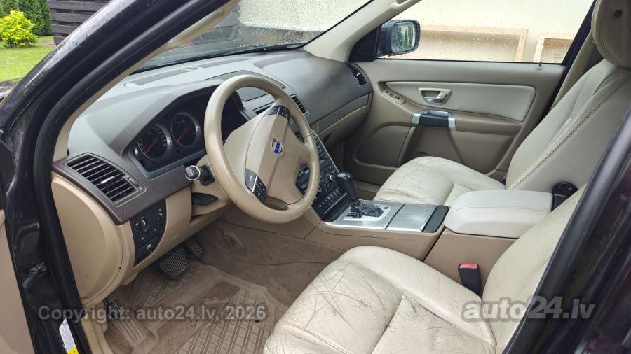 Melns Volvo XC90 2007 Tallina, ar dzinēja tilpumu 2.40 L un nobraukumu 315 tūkst. km par 5490 €, foto 13 vietnē AUTOMOTO.COM.LV