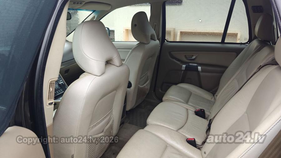 Melns Volvo XC90 2007 Tallina, ar dzinēja tilpumu 2.40 L un nobraukumu 315 tūkst. km par 5490 €, foto 16 vietnē AUTOMOTO.COM.LV