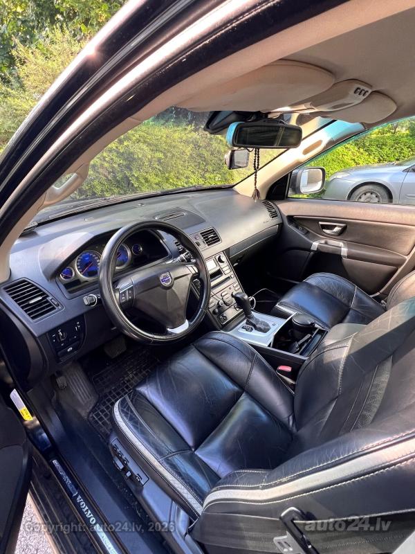 Black Volvo XC90 2007 in Tallinn, with an engine capacity of 2.40 L and mileage of 298 thousand km for 3750 €, photo 8 on AUTOMOTO.COM.LV