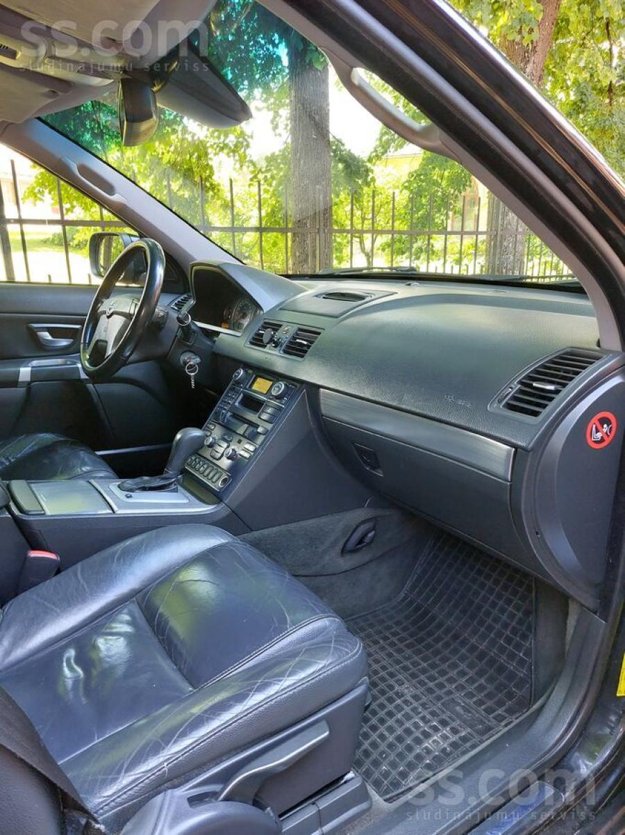 Melns Volvo XC90 2007 Cēsis, ar dzinēja tilpumu 2.40 L un nobraukumu 336 tūkst. km par 5150 €, foto 7 vietnē AUTOMOTO.COM.LV